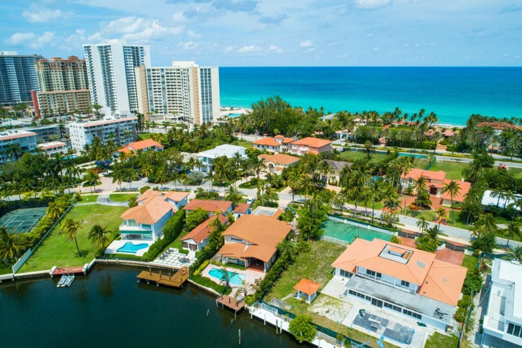 20 HONEST Pros & Cons of Living in Miami, Florida (Let's Talk)