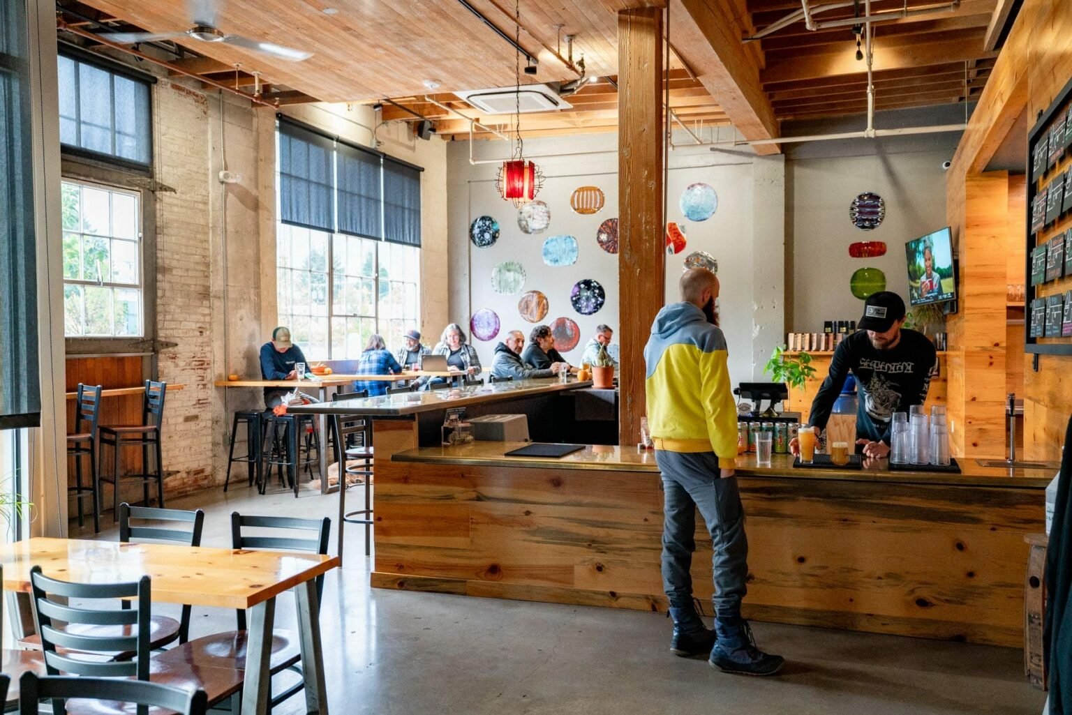 12 Things to Know: Living in SEATTLE VS. PORTLAND