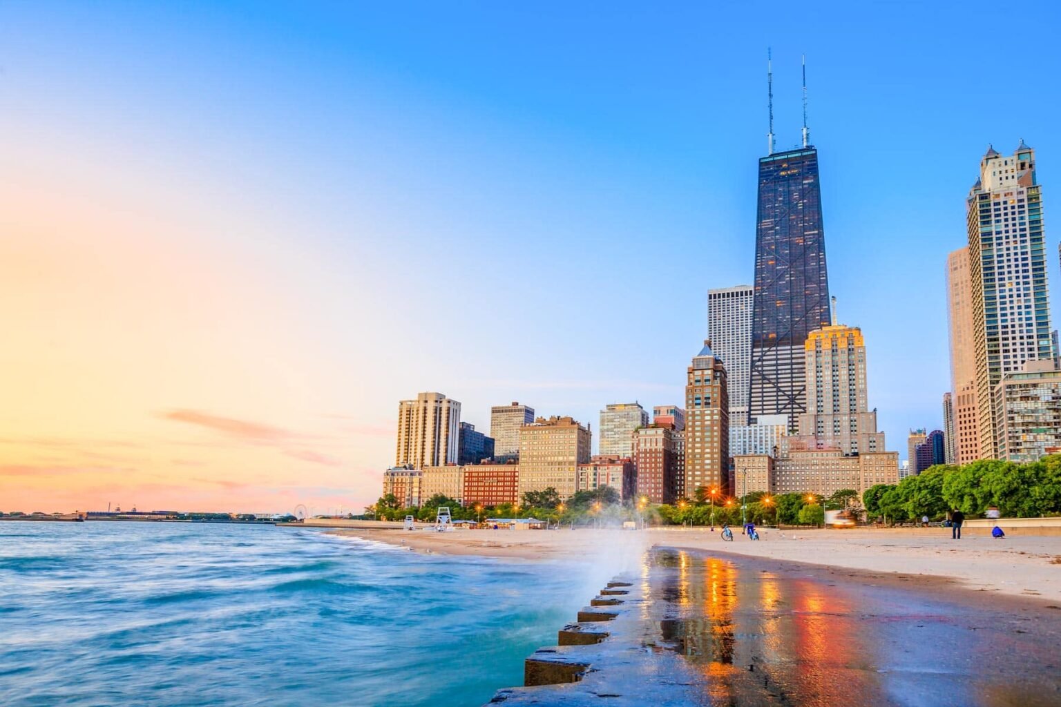 15 HONEST Pros & Cons of Living in Chicago (Let's Talk)