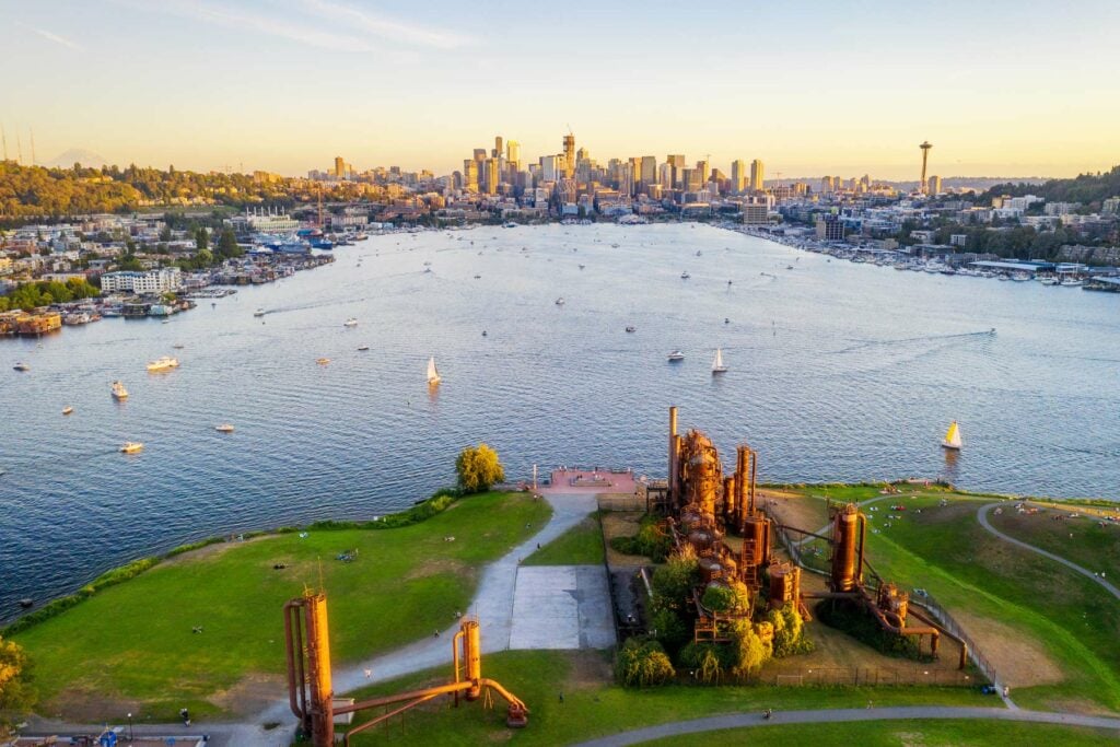 20 HONEST Pros & Cons of Living in Seattle (Let's Talk About It)