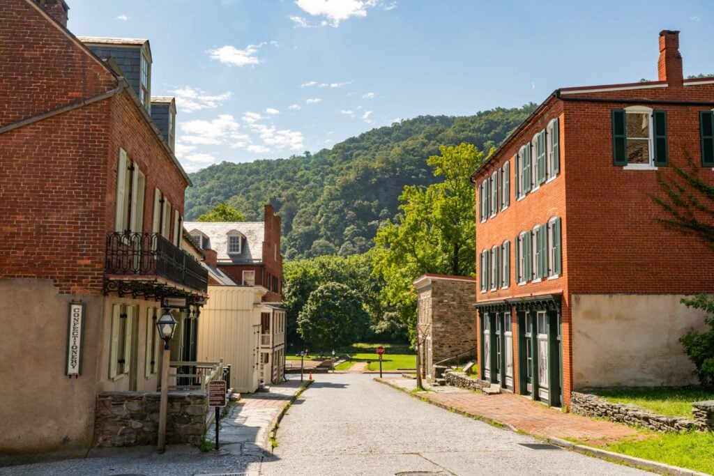 15 HONEST Pros & Cons of Living in West Virginia (Ask A Local)